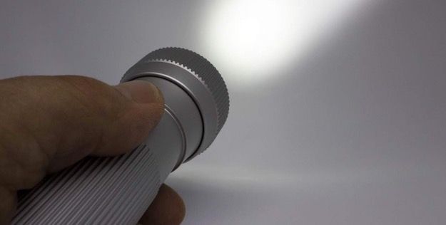 Come attivare la torcia | Salvatore Aranzulla